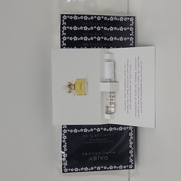 Marc Jacobs | Bath & Body | 2 Vials Marc Jacobs Daisy Eau De Toilette ...